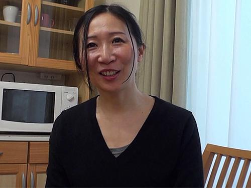 【五十路妻】フル勃起ちんぽを見て興奮しちゃう50代のおばさん!びしょ濡れまんこに生ハメファックでザーメンを種付けw エロ動画クラブ・ルシファー