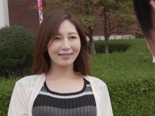 母子中出し交尾!夫と離婚し別々に暮らす事になった母と子、そんな二人で行く年に一度の温泉旅行! エロにょい棒