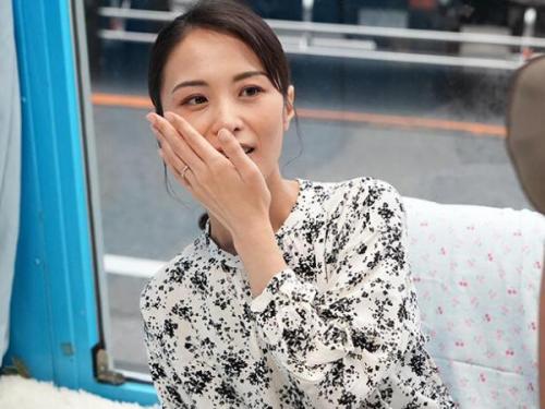 <人妻ナンパ>マジックミラー号に清楚な奥様をご招待!目の前に勃起して盛り上がった下着を見せつけたら エロエロモンスター