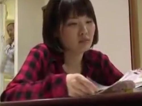 禁断の関係!再婚妻入院中・・・お義父さんが娘と2人きりのエロドラマ! 溢れ出るエロ汁